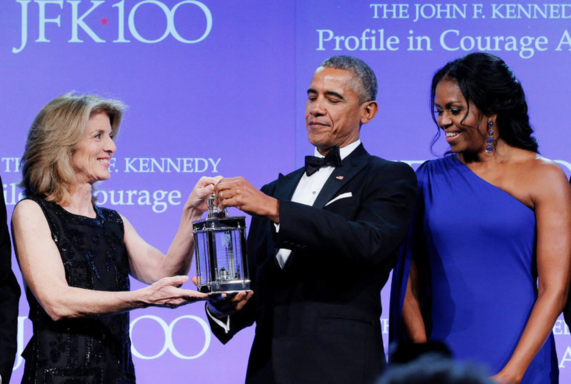 Barack Obama urges Congress to find courage to defend his healthcare ...