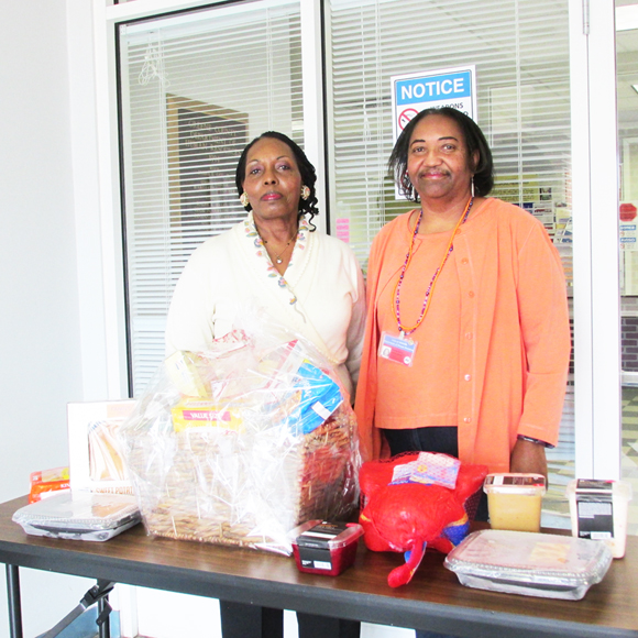 DST Alumnae Chapter provides Thanksgiving dinners for a family in ...